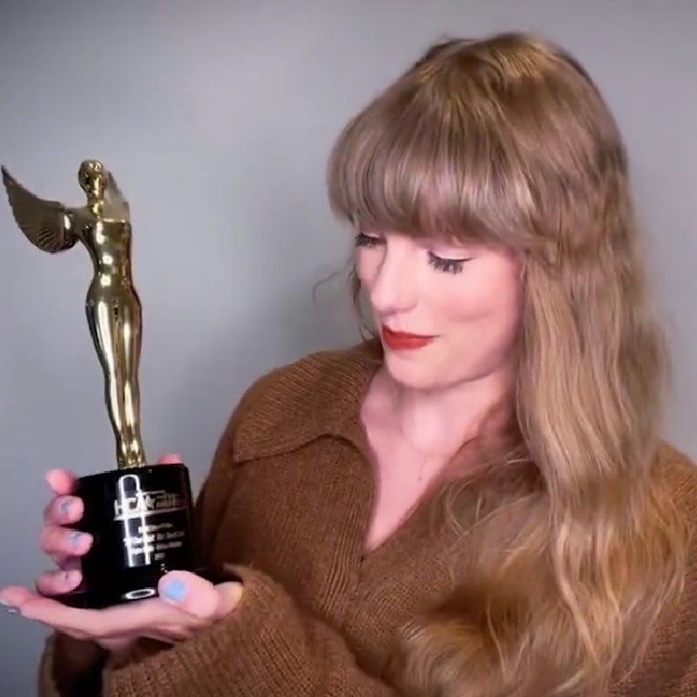 Taylor Swift Brasil 🕰 on Twitter: "ELA! 🥹"