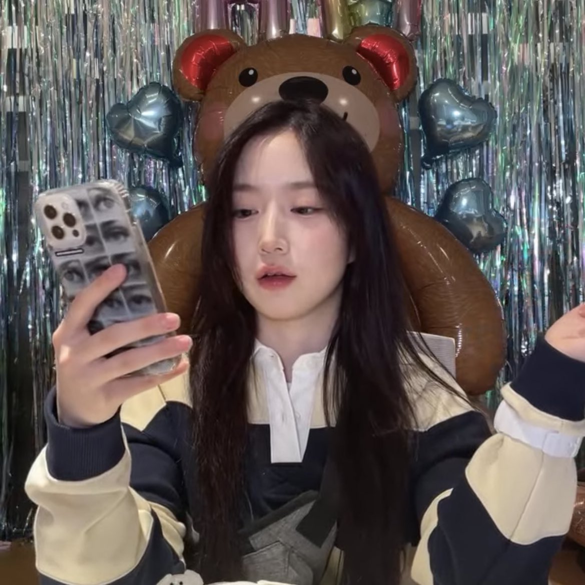 ƈʅαιɾҽ ⁠‿⁠ | ҽxρéɾɠσ 💗 on Twitter: "RT @sullkyu: haewon said she changed her phone case because ...