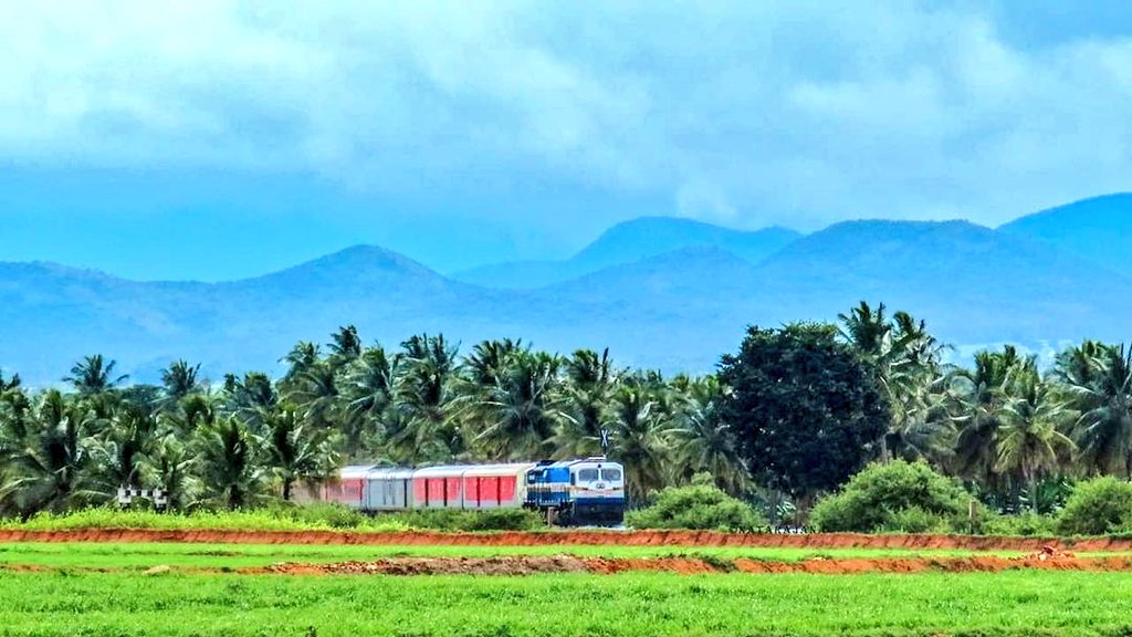 Ananth Rupanagudi on Twitter: "Today's #railway #photo - a beautiful capture of a train passing ...