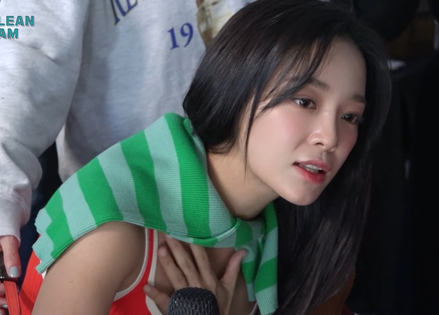 김세정 KIM SEJEONG on Twitter: "[CLEAN CAM] ep.56 '롱샴 광고 촬영' 비하인드 https://t.co/2mJyziDGj1 https://t ...