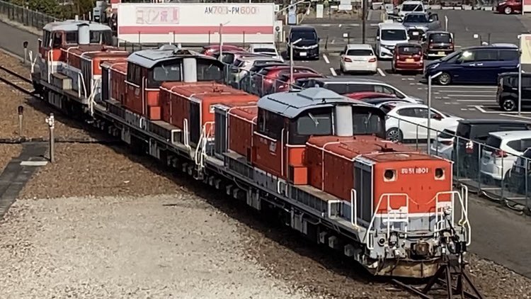 キツネキタ on Twitter: "愛知機関区に所属するDD51形2両、1801号機と1028号機が前照灯や車番プレートを外され解体線に入っています。またDE10形1562号機も同様の状況で ...