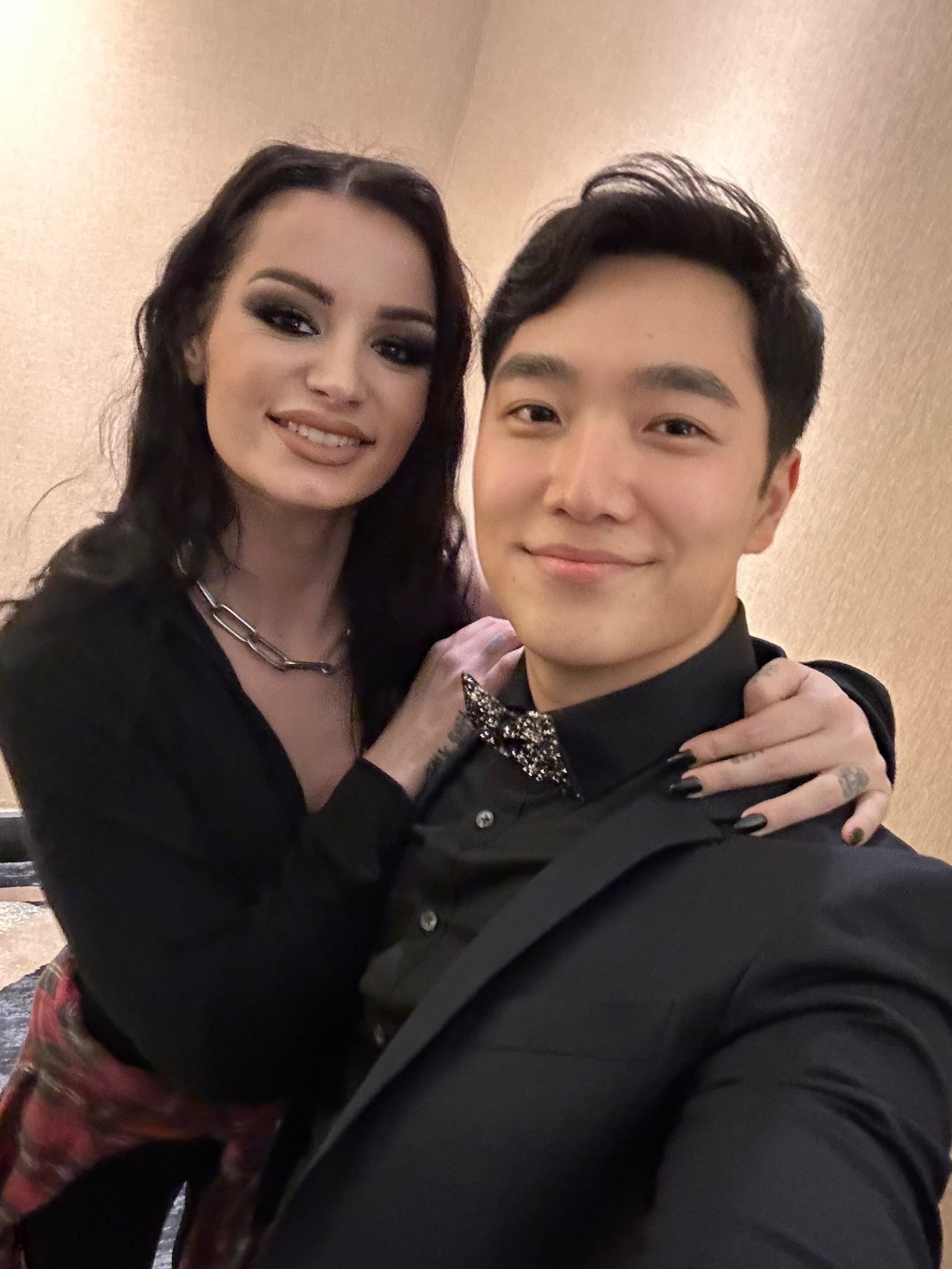 DS Ring the Belle 🔔 on Twitter: "🖤🖤🖤met @Saraya for the first time! https://t.co/Coujbn98ew ...