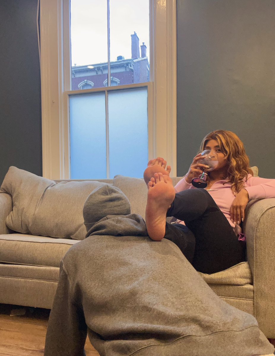 S🧚🏽‍♂️ 19K on Twitter: "Saturday’s are for serving @rt_feet Foot a fetish Foot Goddess"