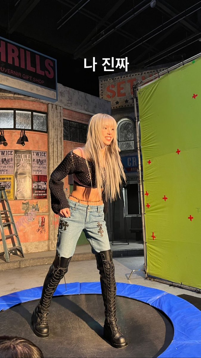 cha9yu 🏁 on Twitter: "the sequence of chae chae bae running and seeing her smile get wider and ...