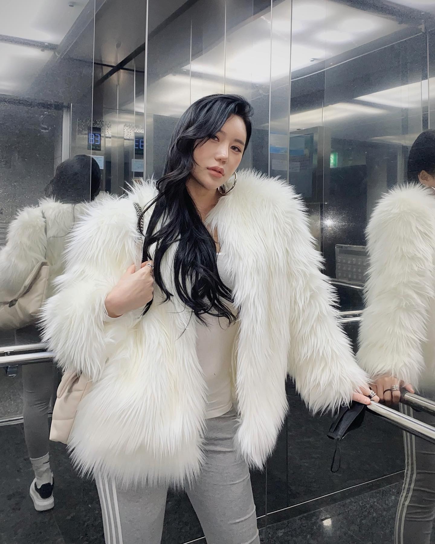 ThickFurLover on Twitter: "https://t.co/4q2JTxTEMl #fur #furcoat #furfetish https://t.co ...