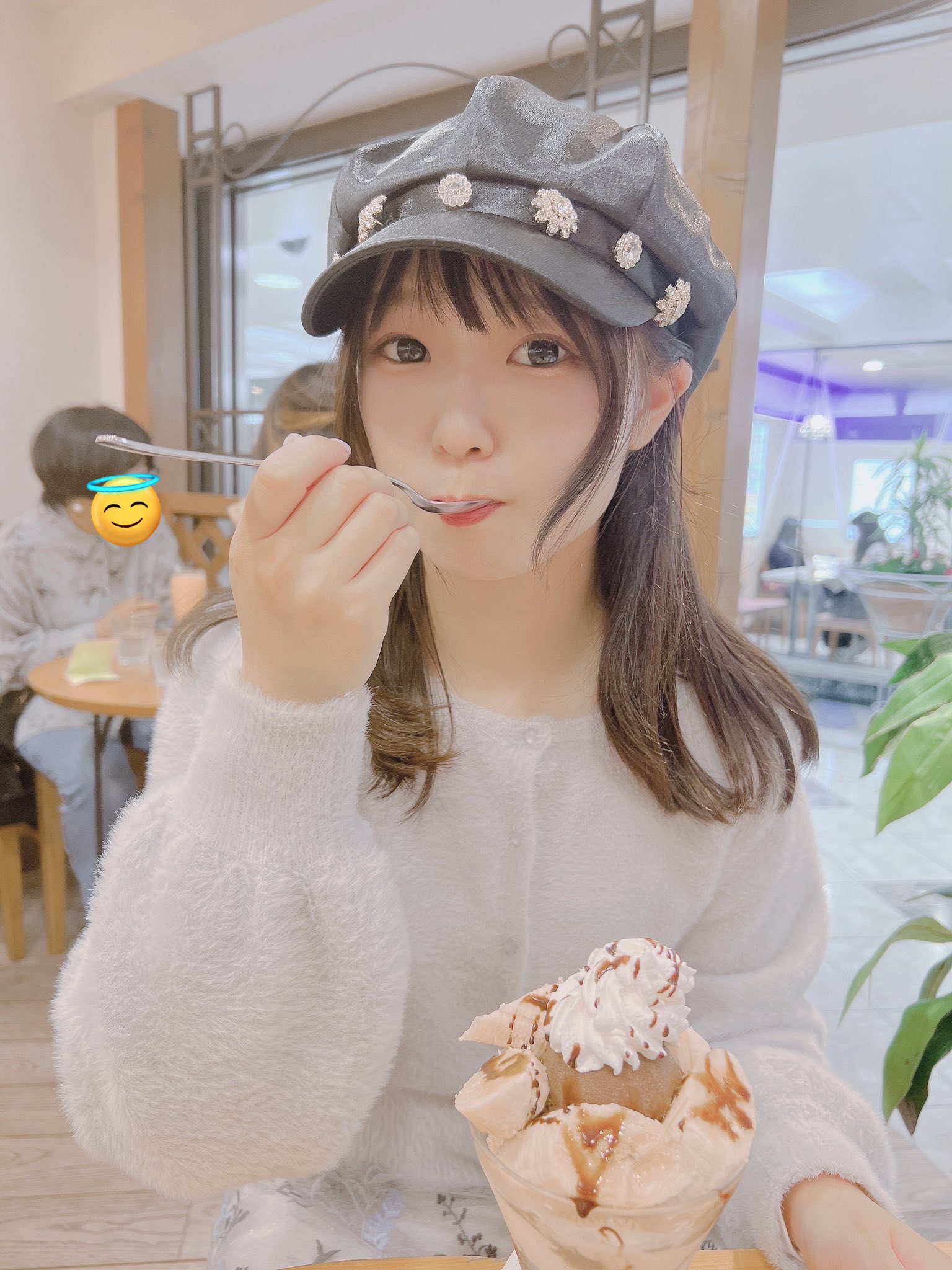 JUNNA on Twitter: "楽器屋帰りに寄り道パフェした😼 #甘いもの食べ隊 https://t.co/OZ0GxZfe33" / Twitter
