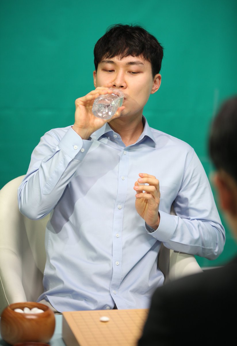 사이버오로(CyberOro) on Twitter: "Z세대팀의 끝판왕 신진서가 M세대팀 최종 주자 박정환을 꺾고 Z세대팀의 역전 우승을 이끌었습니다. https ...