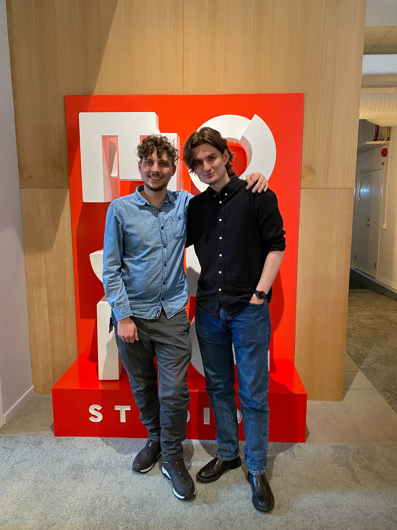 kingbdogz on Twitter: "Two amazing fans got a chance to visit the office. @wChiwi, I and many ...