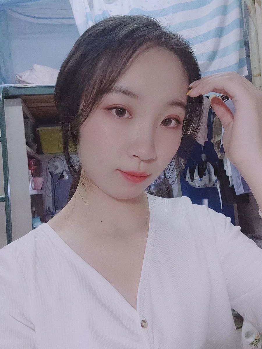 Wuyu On Twitter 专属群老哥投稿大学同学张晓琳,这贱货看着挺清纯,实际上是个中考完就迫不及待去和男友开房操逼的反差烂货!高中更是创造了半年换四个男友的壮举,专门选鸡巴大的