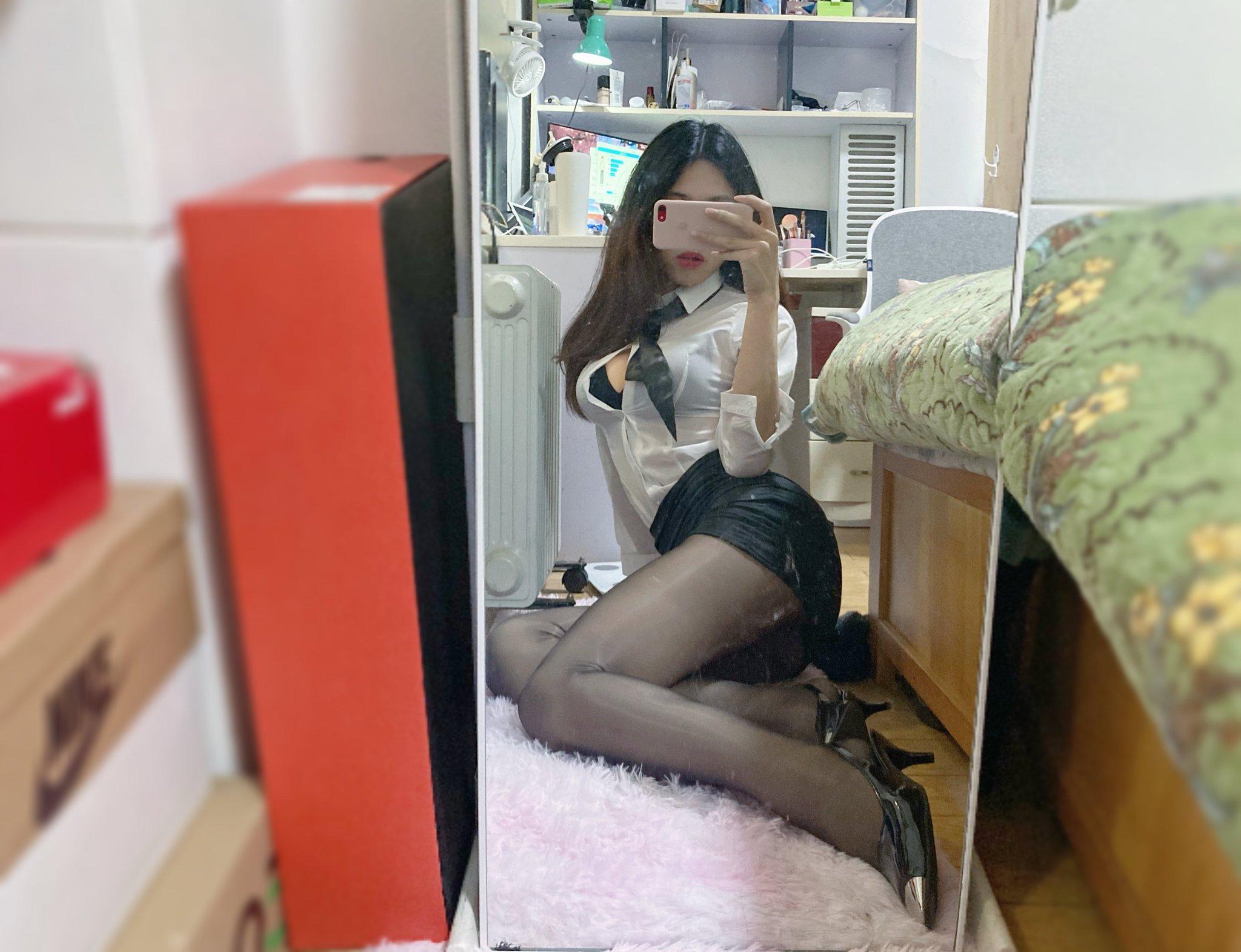 🐍🐍🐍 on Twitter: "RT @luo_luoya: @riliwanji777 丝袜高跟爆乳女神 #CdS #人妖TS #包臀裙 #女神婊 #高跟鞋 #黑丝腿控 https://t ...