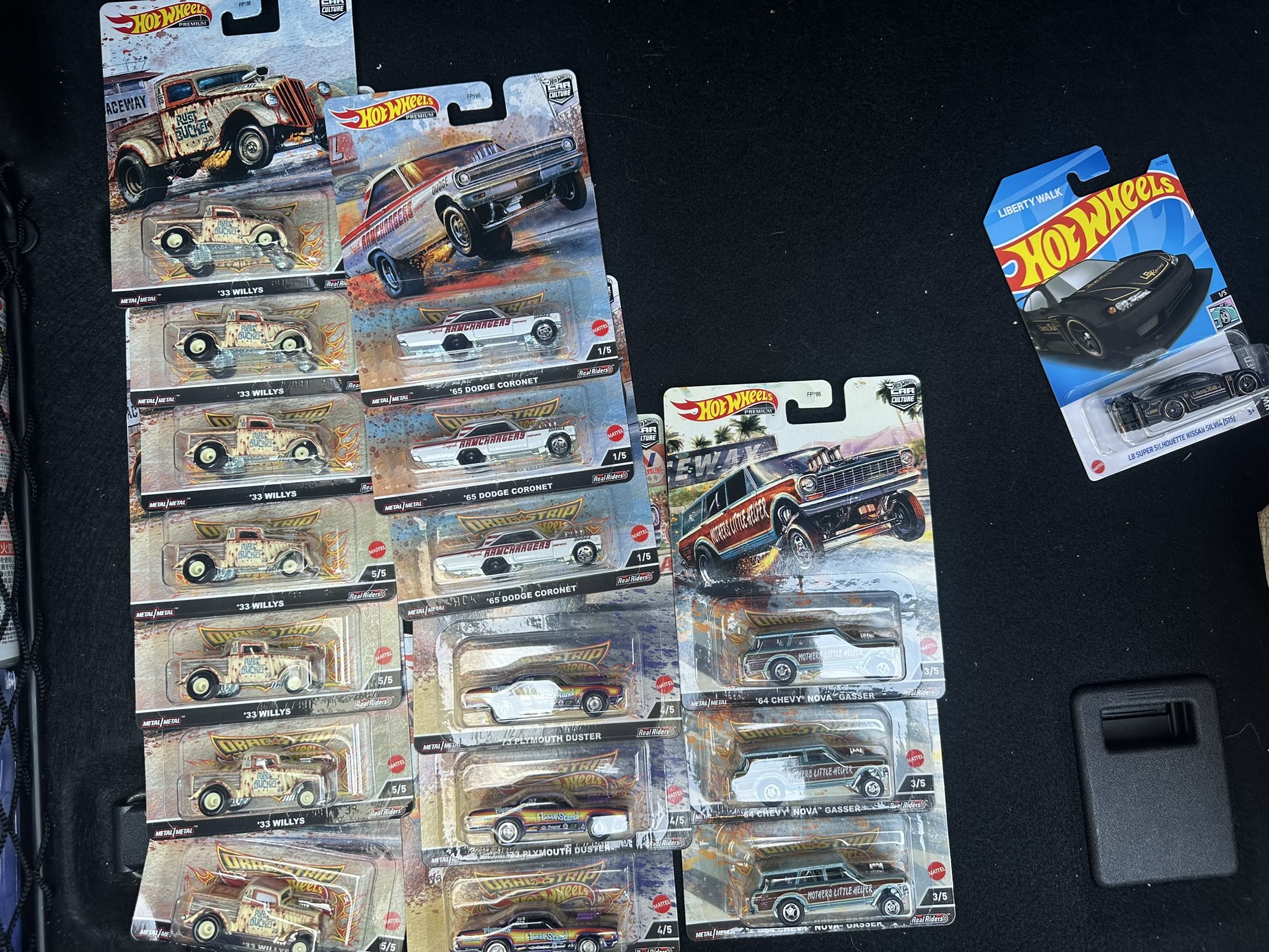 ヒロのミニカーTV /hiro toy tv on Twitter: "ドンキーで追加してきましたが、 既に狩られててこんだけになりました🥺 モントラもあったみたいですが、全滅でした😭 ...