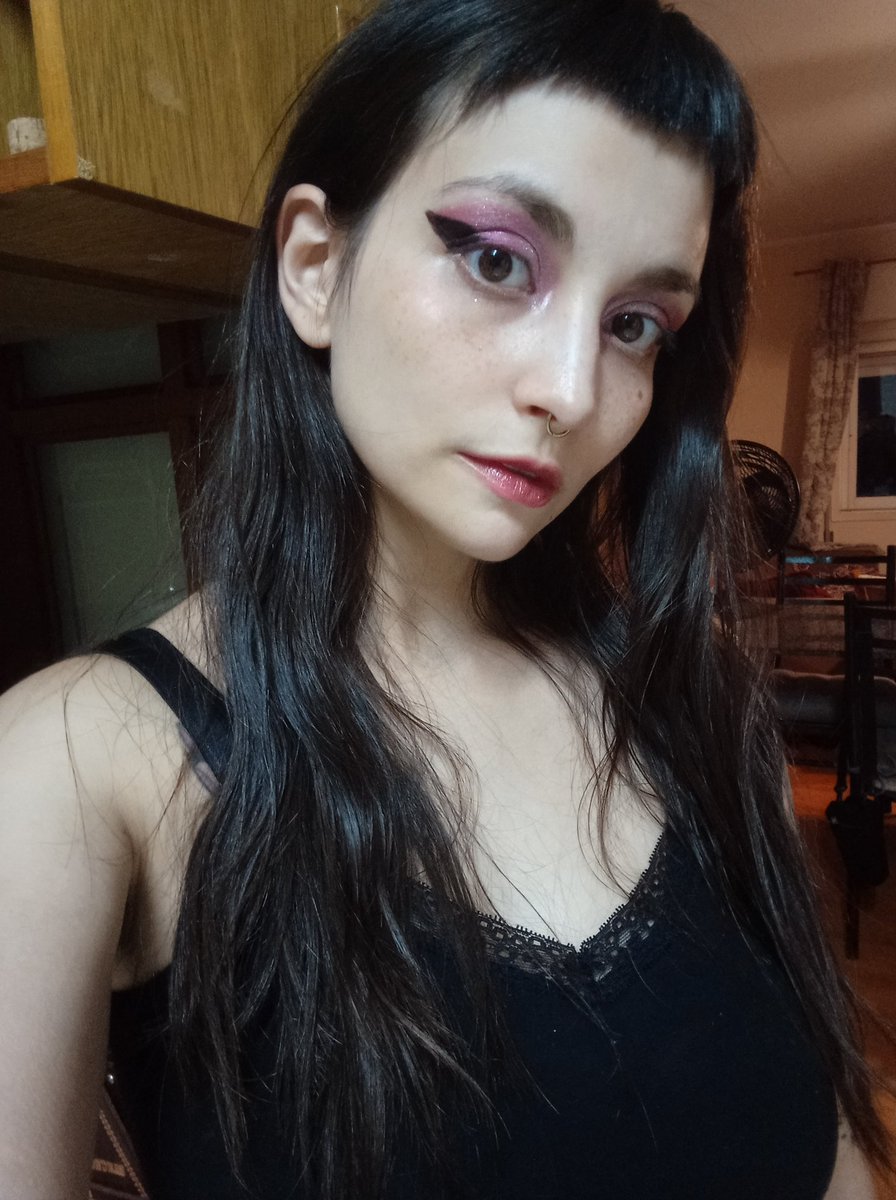 tiny elf on Twitter: "indo ali na vibe peituda metida"