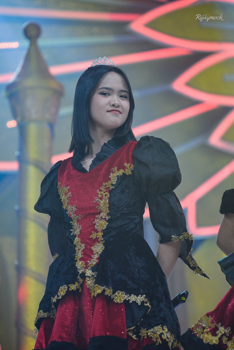 Rifky nor nate river on Twitter: "Del pict . @R_AdelJKT48 in hut ANTV"