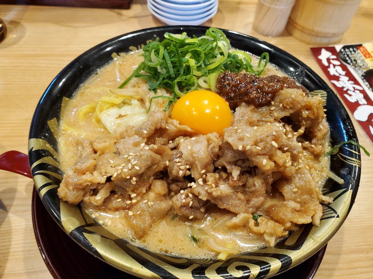 ヤボ夫 On Twitter お昼は三田の「ハルピン味噌らーめん大蔵」で肉盛りたれ味噌らーめんを豚ダブルで。トッピングの豚バラ肉は味噌ベースのスープに負けないうようしっかりと下味が付けて