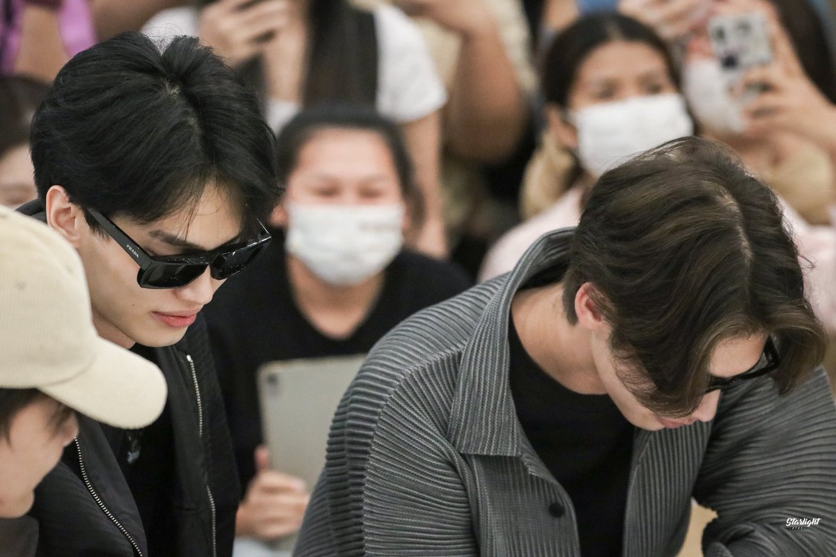 CursedFangirls★彡 on Twitter: "RT @Starlight_2721: หล่อแบบก้มๆ 😎 #BWDNtoSingapore #winmetawin # ...