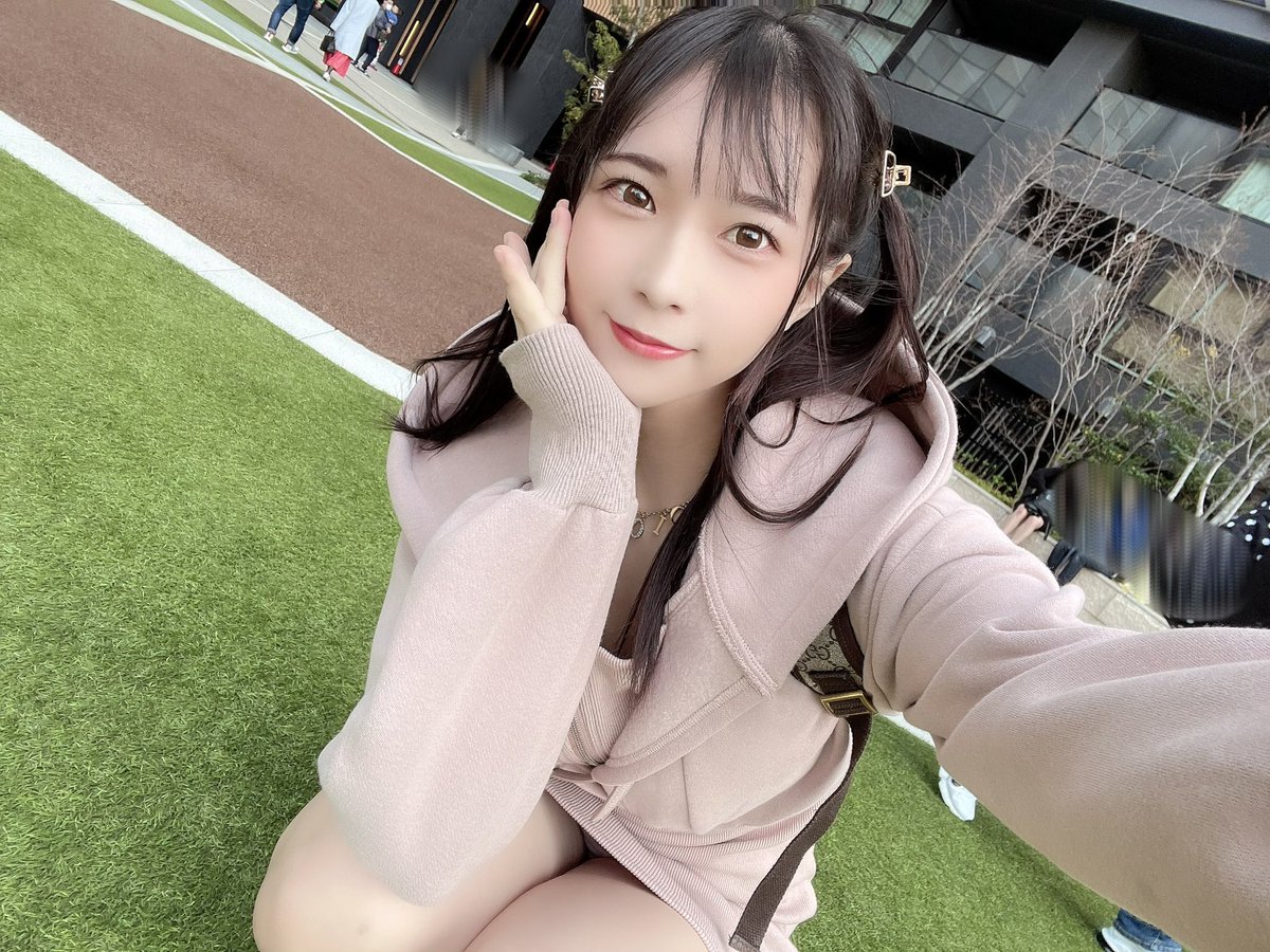 芝生ってェーナァ〜🌱 円井萌華 marui moeka@3/28アリババ @marui_moeka