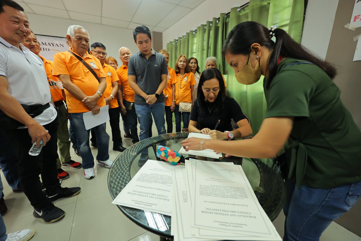 Quezon City Government on Twitter: "Pinangasiwaan din ni Mayor Joy ang oath taking ceremonies ...