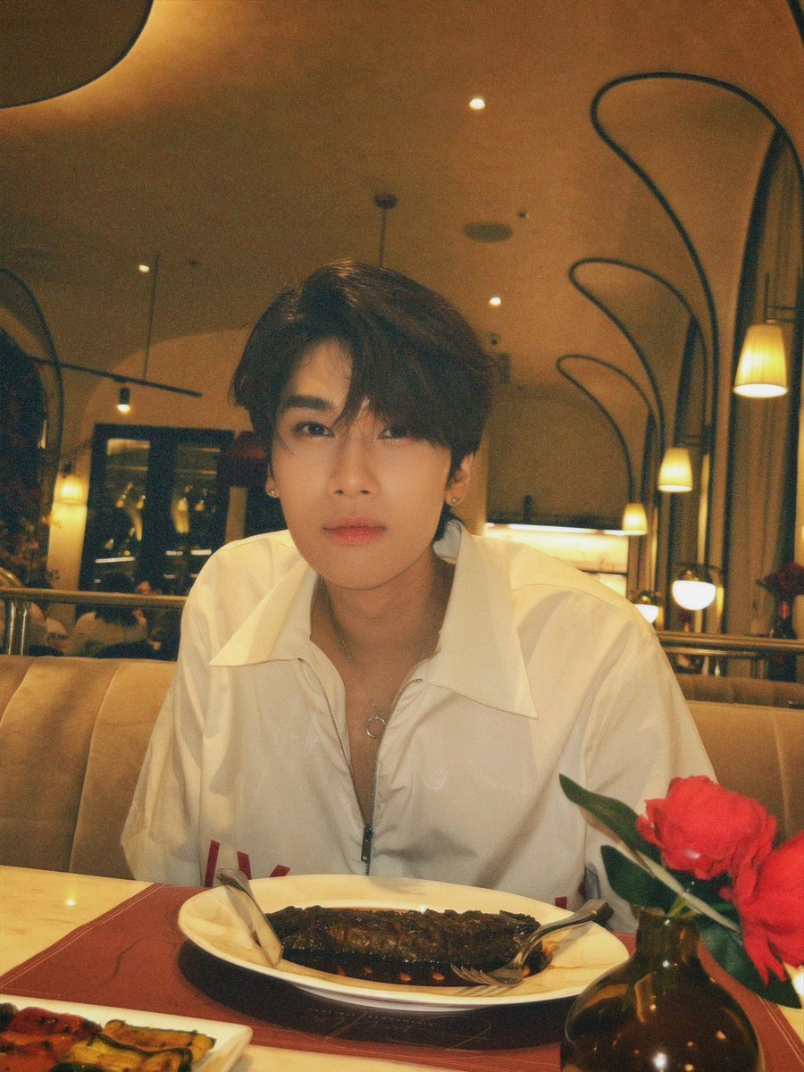 16 ¨̮ on Twitter: "RT @dunknatachai: pov steak dinner"