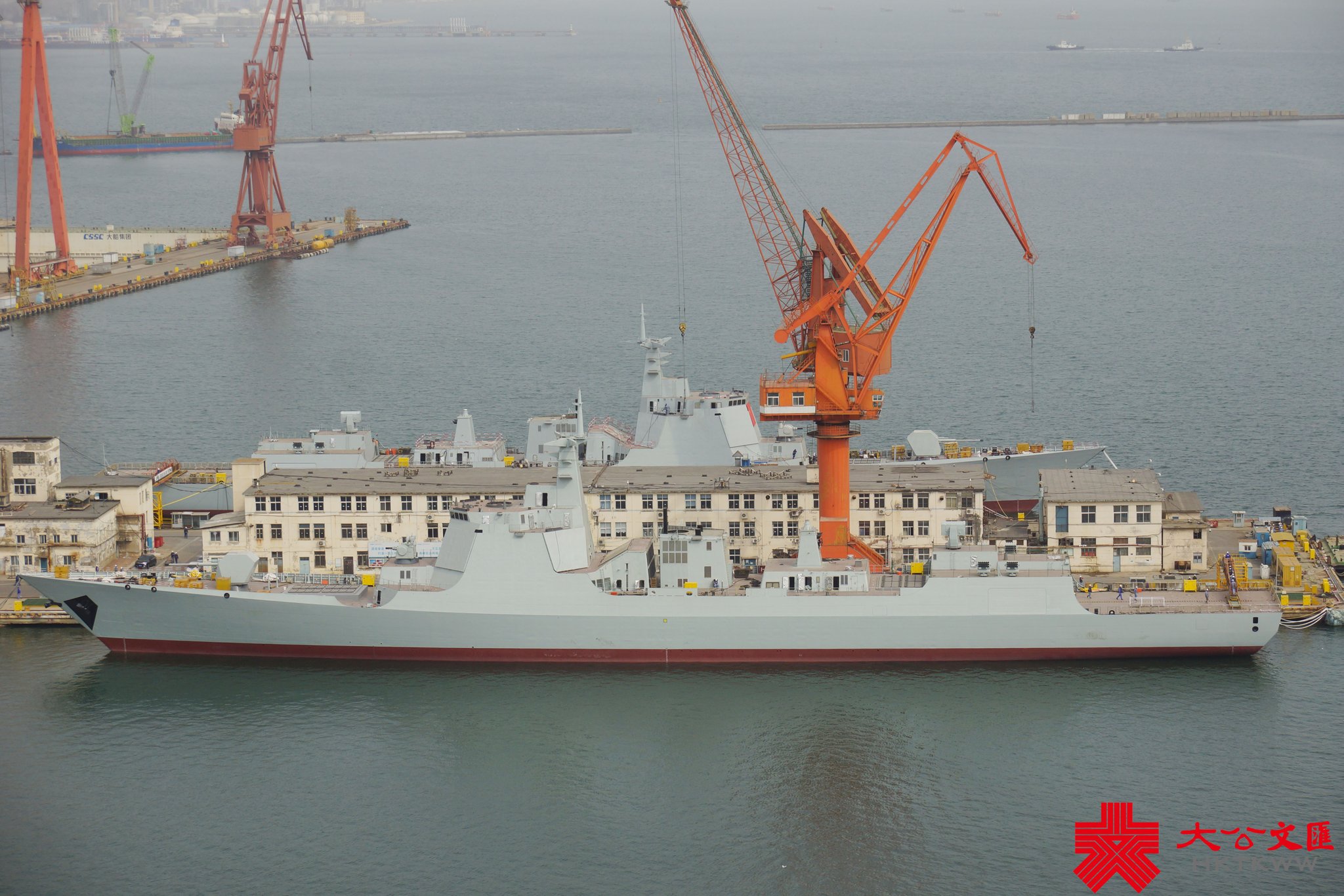 dafeng cao on Twitter: "Today's scene at Dalian Shipyard: 2 newly launched 052D Destroyers, 3 ...