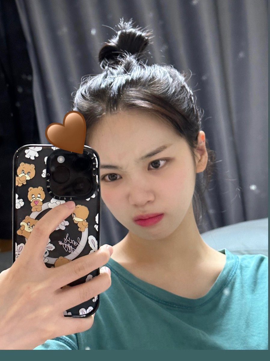 ssera pics’ on Twitter: "chaewon update weverse"