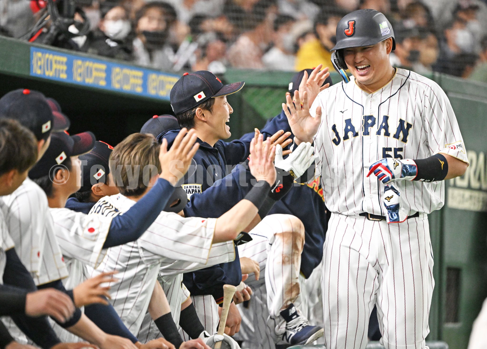 東スポ 写真部 on Twitter: "【WBC】 3月11日 WBC 日本×チェコ共和国 8回 大会初ヒット 山川穂高の犠飛で生還した #村上宗隆 #侍ジャパン #侍japan # ...