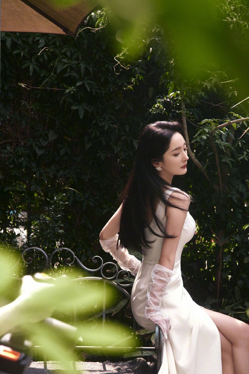 Yang Mi-Mî Fēng Cambodia on Twitter: "She is so gorgeous and sexy 😱🔥Yang Mi Event Lux Brand and ...