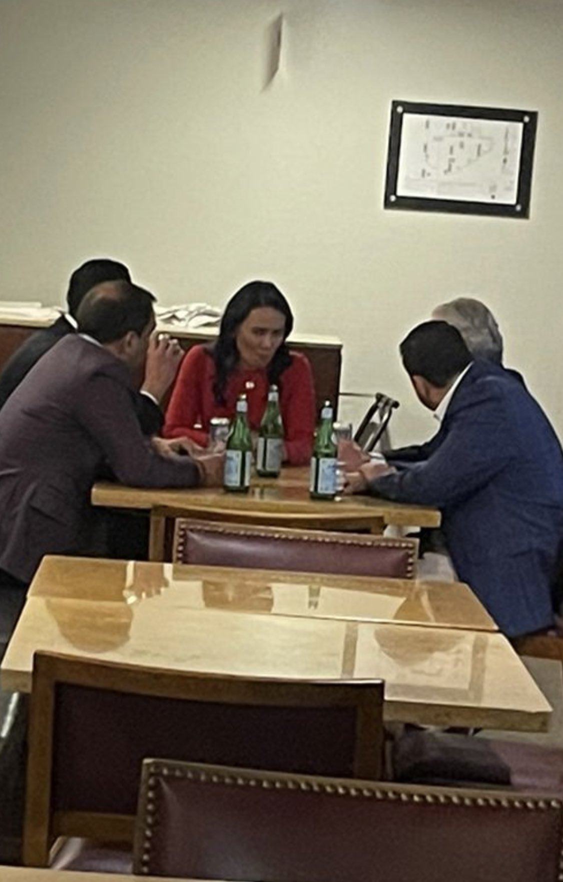 Leti RoblesdelaRosa on Twitter: "‼️EXTRA‼️ Amena plática que tienen en este momento ...