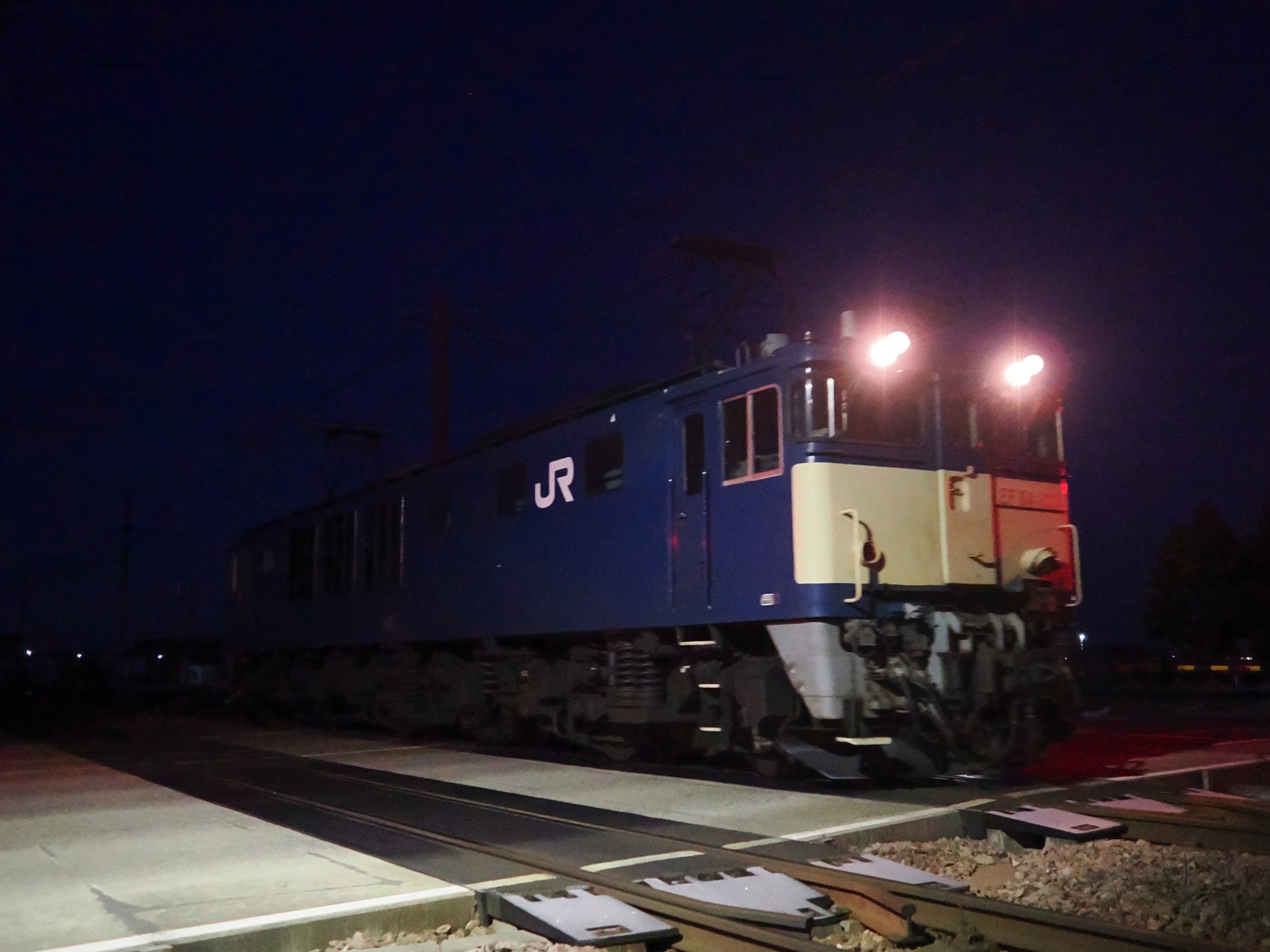 クロテツ007 on Twitter: "2月28日 (火)、下り単機回送，EF64－1031。長岡から越後石山 (新潟車両センター) へ。今日の上り配給列車（E235系 横ｸﾗ J-20編成 ...