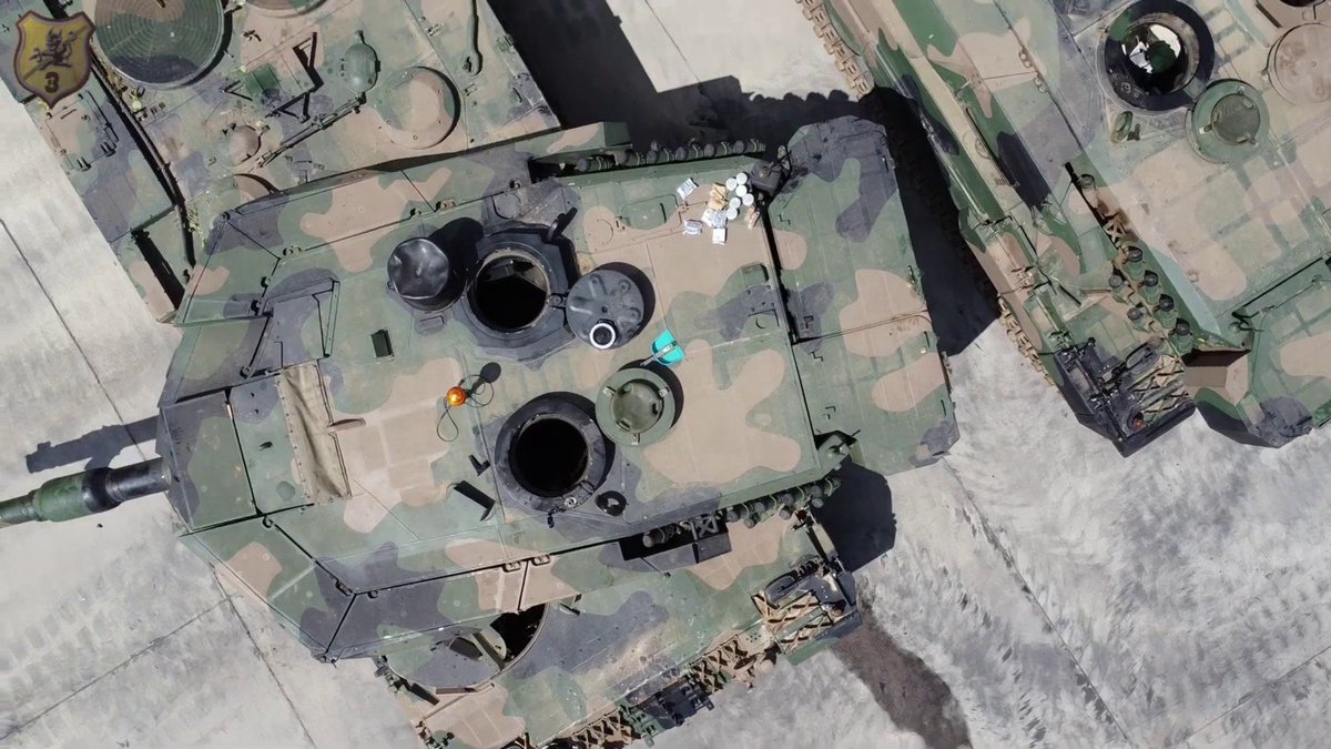 Jon Hawkes on Twitter: "Great overhead angle of the Polish Leopard 2PL, showing very nicely the ...