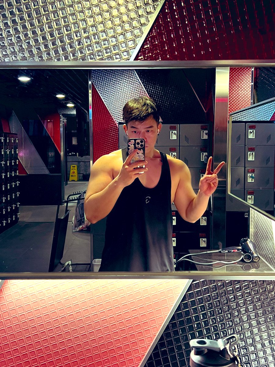 🐑🐑 on Twitter: "徵當你的小男友 184cm/100kg/36y 興趣：弓道 烹飪 健身 PS5 貓 電影 美術 美食"