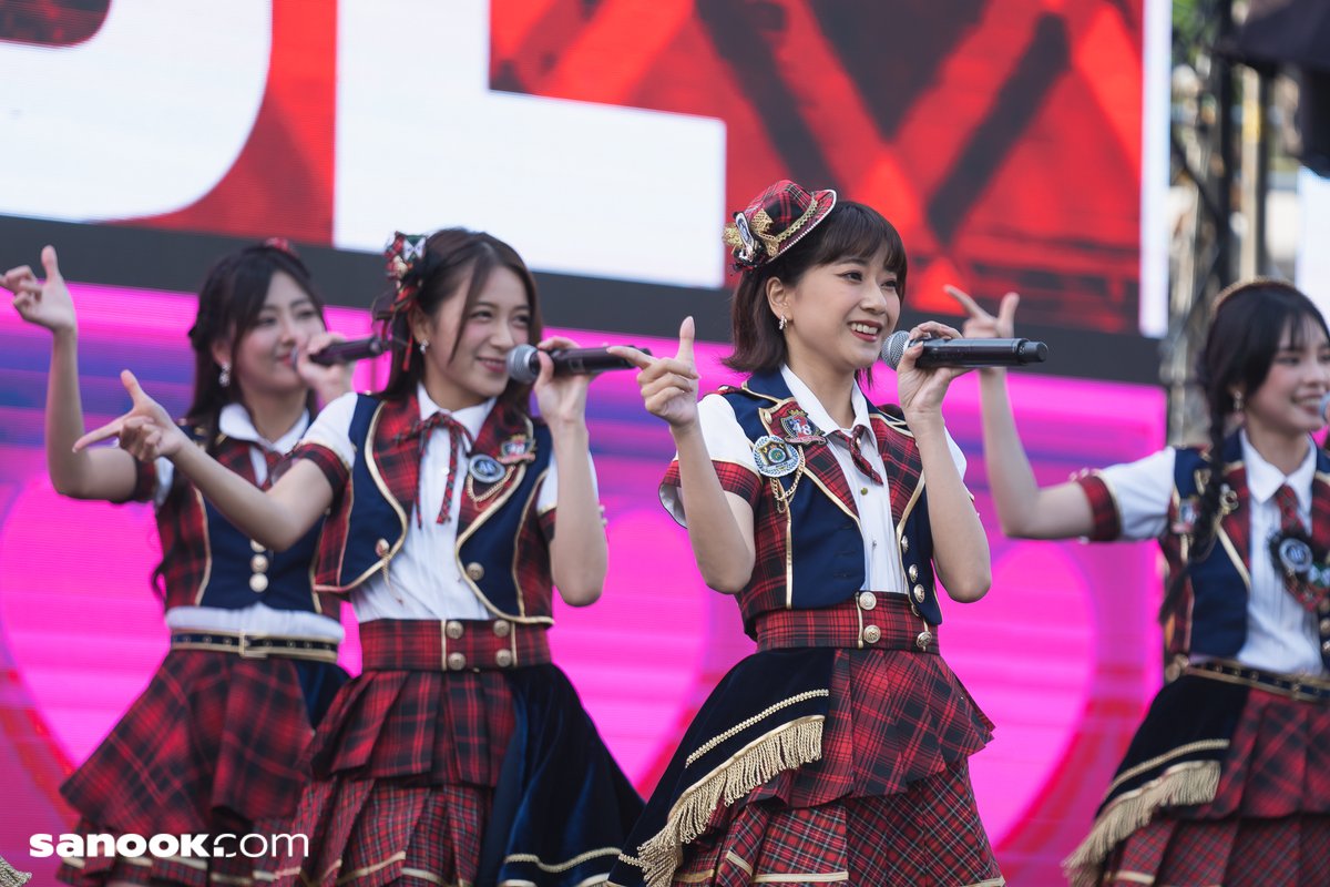 Sanook.com on Twitter: "ผ่านไปแล้วสำหรับงานเปิดตัวเพลงซิงเกิลลำดับที่ 13 ของวง BNK48 อย่าง ...