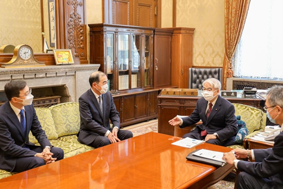 中国駐日本国大使館広報部 On Twitter Rt Peopledailyjp 孔鉉佑 駐日大使はこのほど日本の尾辻秀久参議院議長と細田博之衆議院議長を表敬訪問し、離任 の挨拶を
