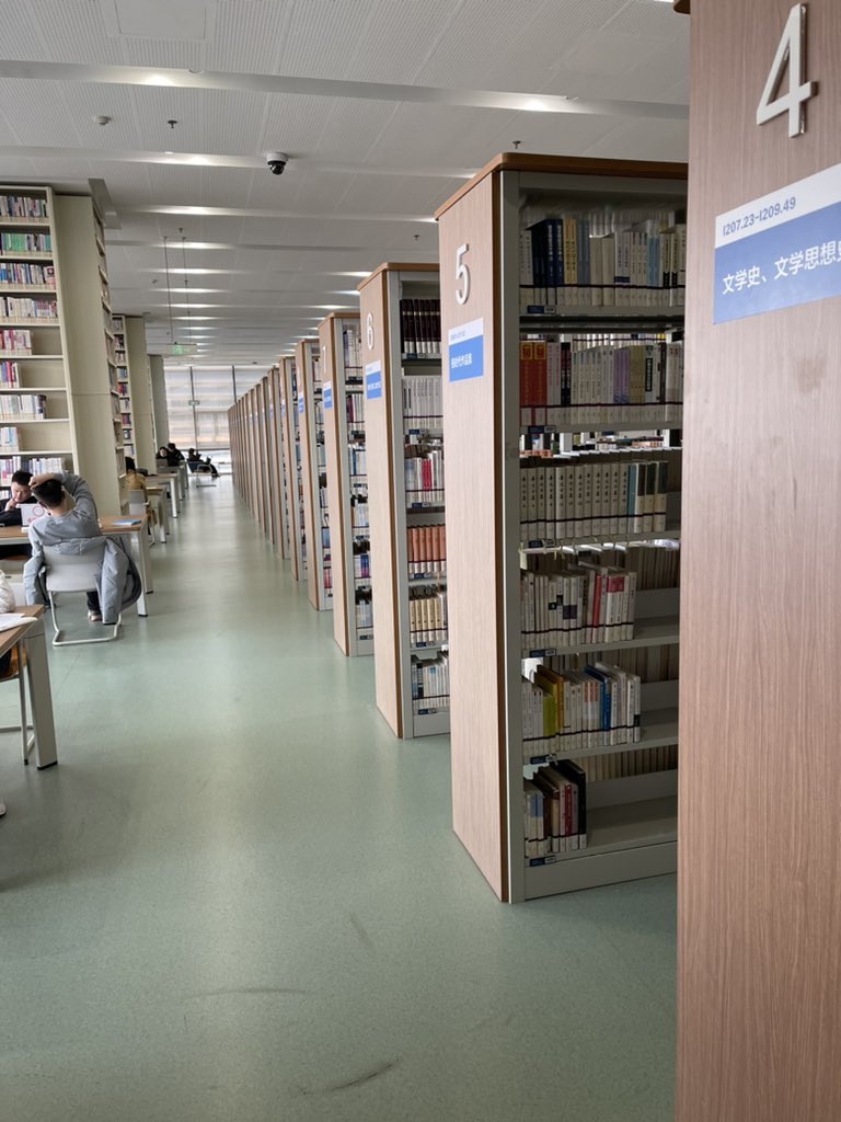 Tinyfool on Twitter: "作为一个非畅销书作家，一定是先找自己的书，图书馆收藏了没有，还好，天津各大图书馆都有，被借了9次，不过我没找到，也许被借走的还没还吧"