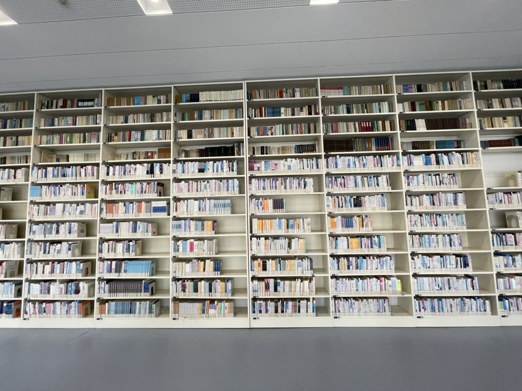 Tinyfool on Twitter: "作为一个非畅销书作家，一定是先找自己的书，图书馆收藏了没有，还好，天津各大图书馆都有，被借了9次，不过我没找到，也许被借走的还没还吧"