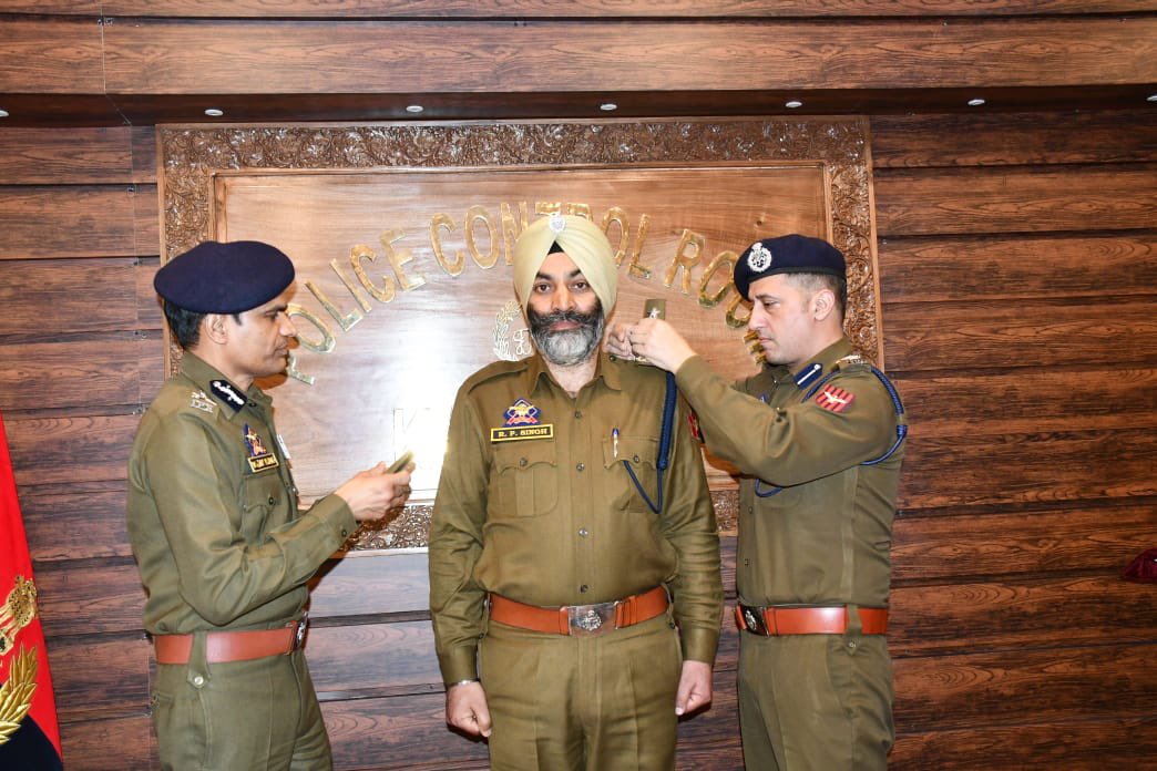 Srinagar Police on Twitter: "Pipping ceremony of 4 newly promoted DySPs took place at PCR ...