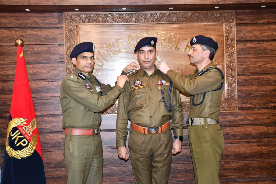 Srinagar Police on Twitter: "Pipping ceremony of 4 newly promoted DySPs took place at PCR ...