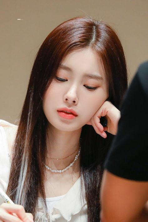 daily hyewon pics! on Twitter: "#HyeWon #혜원 [@hyemu_official]"