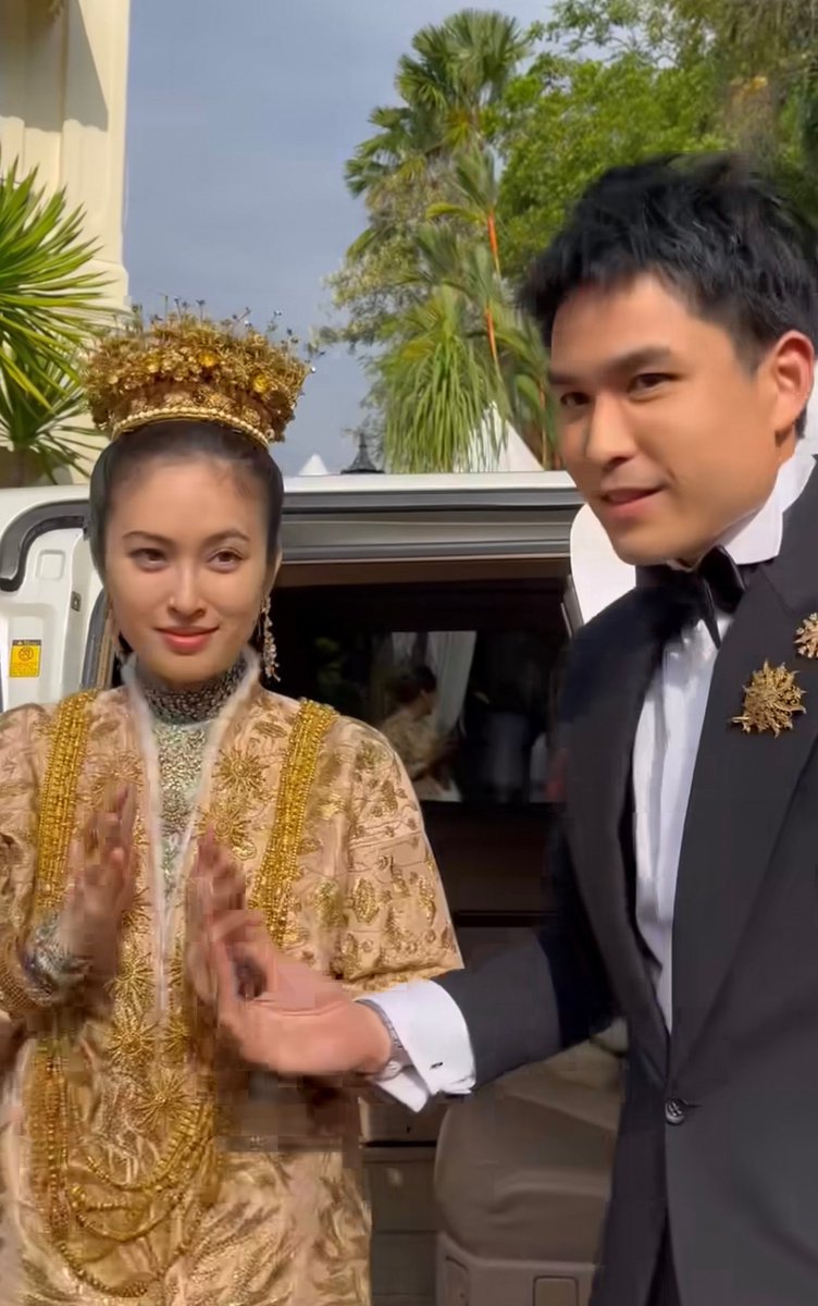 TVPOOL SOCIAL on Twitter: "พิธีสมรสตามแบบประเพณี #ปอยตรีชฎาและ #โอ๊คภควา โดยสาวปอยอยู่ในชุดบาบ๋า ...