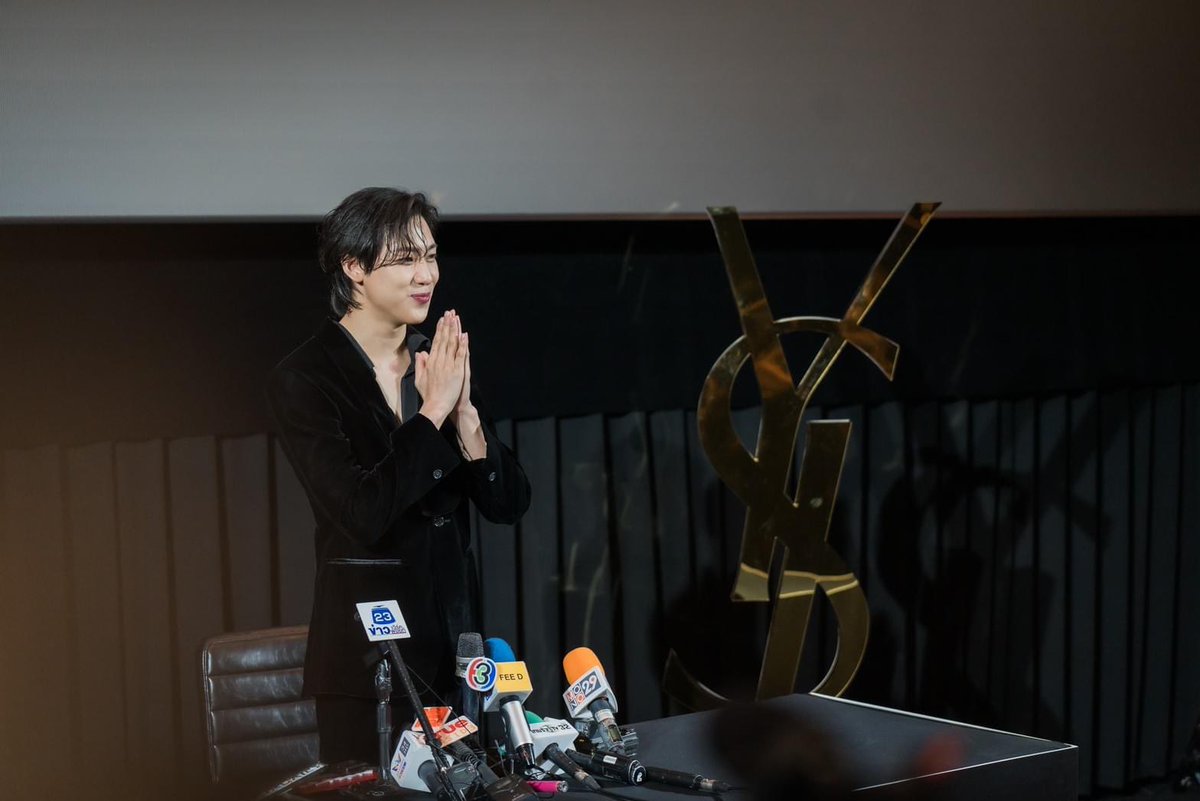 GOT 7° on Twitter: "RT @aewaewww: เป็นคนที่สวยสมมง ysl beauty มาก ไม่แปลกใจทำไมเป็นลูกรัก ...