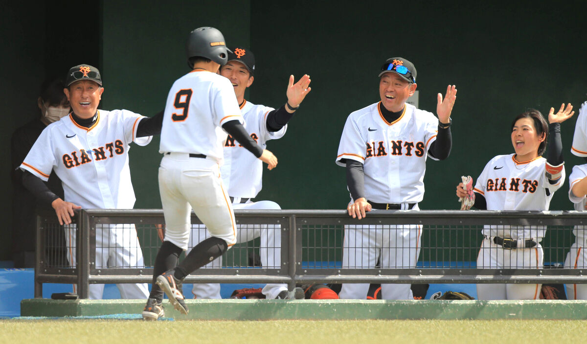 両投両打＠陰キャキモヲタチー牛DT⑨チキンナゲット野郎＆姫乃華恋 on Twitter: "RT @hochi_giants: 【女子野球】巨人女子チームが初の対外試合を白星発進、宮本監督 ...