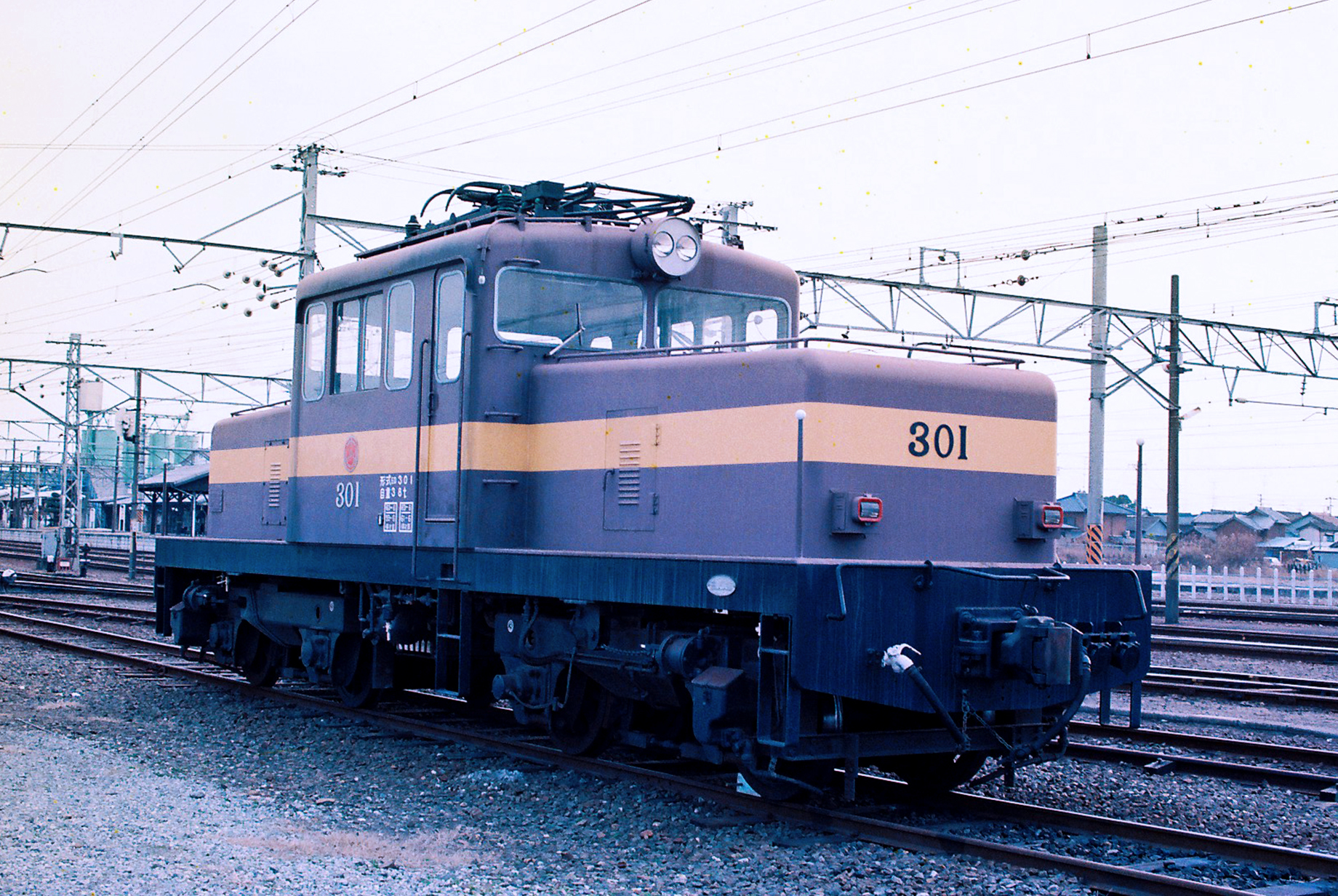 南野哲志（なんのさとし） on Twitter: "3月1日ということで、三岐鉄道ED301です！ （1988.2.14富田） 折角なので、富田駅構内で入換え作業を行っていた旧塗装時代にしてみ ...