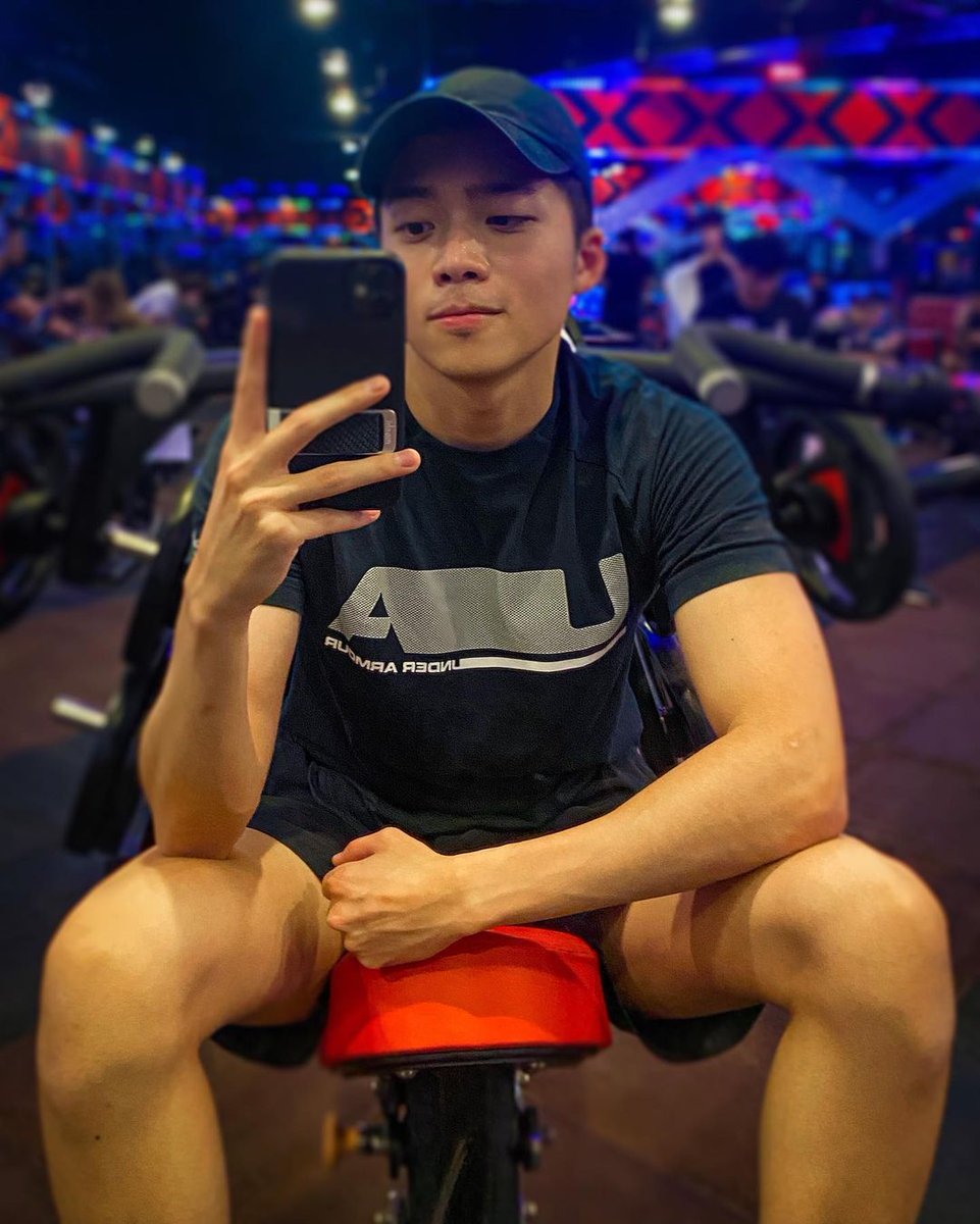 Jason Chen on Twitter: "不知道是不是白天往健身房跑太多的缘故，有时候夜晚硬醒 ，伴着朦胧睡意就是一顿猛冲 ，也不在意动静大不大有没有人听到 ，很上头的喘叫然后狂喷"