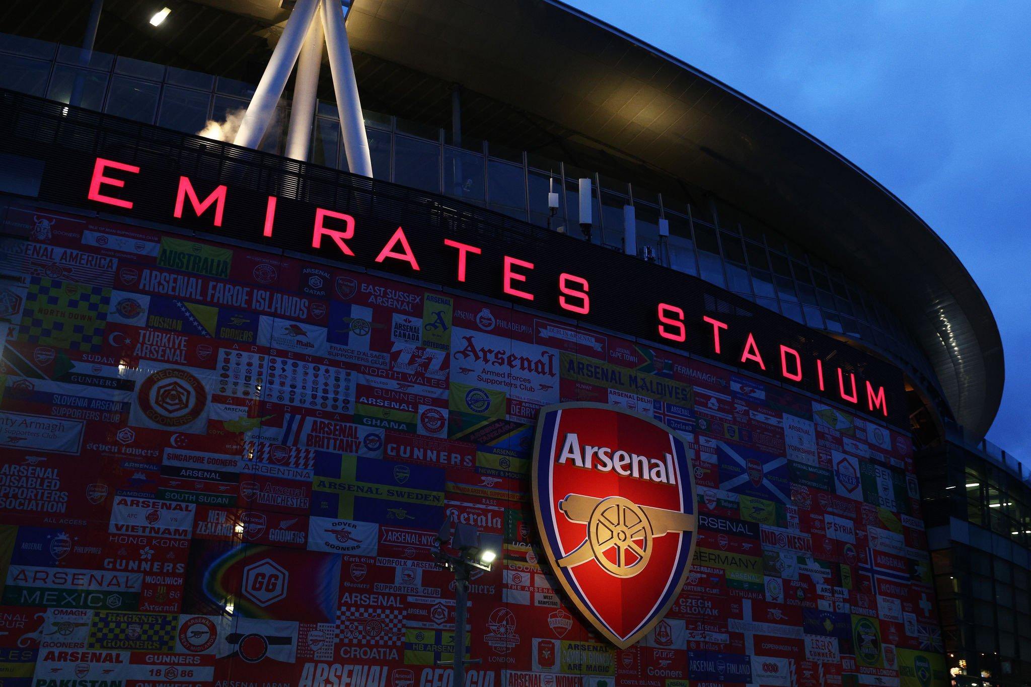 Emirates Stadium At Night Wallpaper