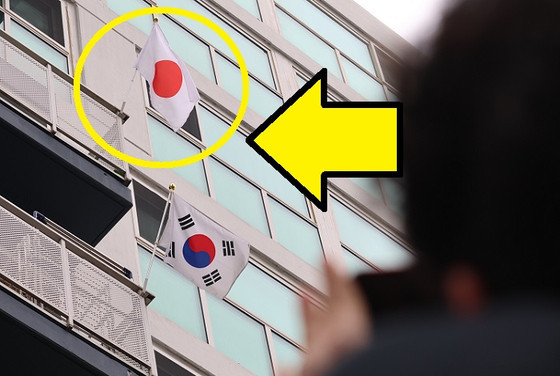 Koki Ito 高麗大学・政治外交学科 on Twitter: "三一節、世宗市の某アパートのベランダに日章旗が掲揚された事件。近隣住民らが抗議するや当該部屋の住人がインタビューに応じたよう ...