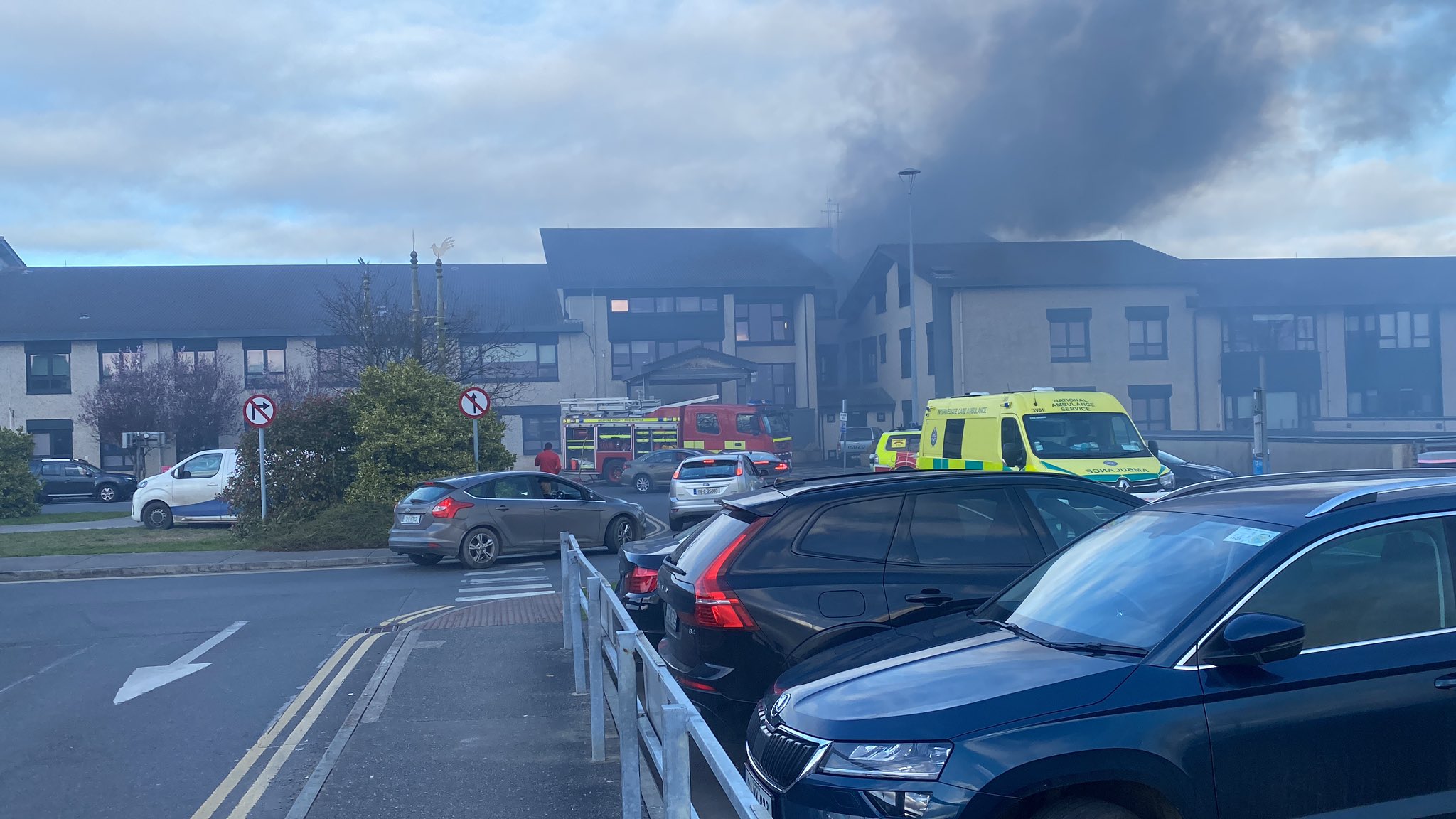 Pádraig Byrne on Twitter: "#BREAKING #Wexford fire service is currently battling a significant ...