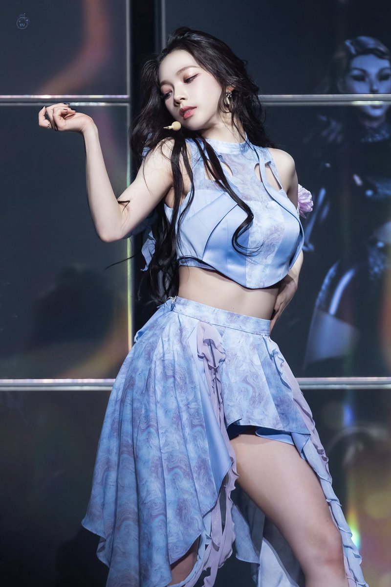 HER. karina pics @karinaspics