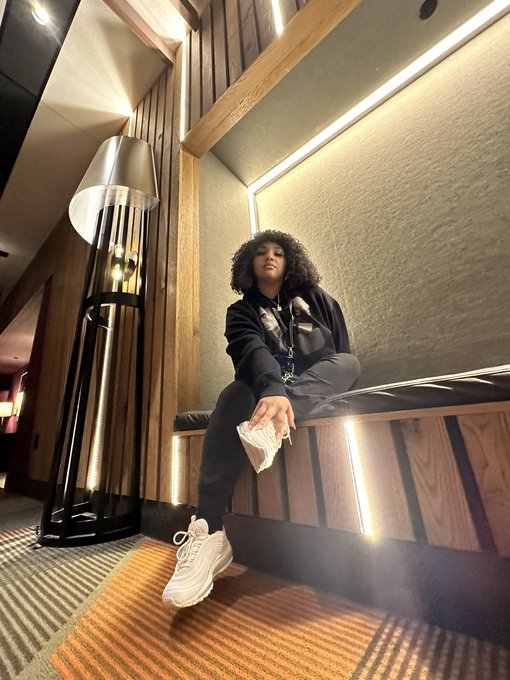 TW Pornstars - Mizzmelons. Pictures and videos from Twitter.