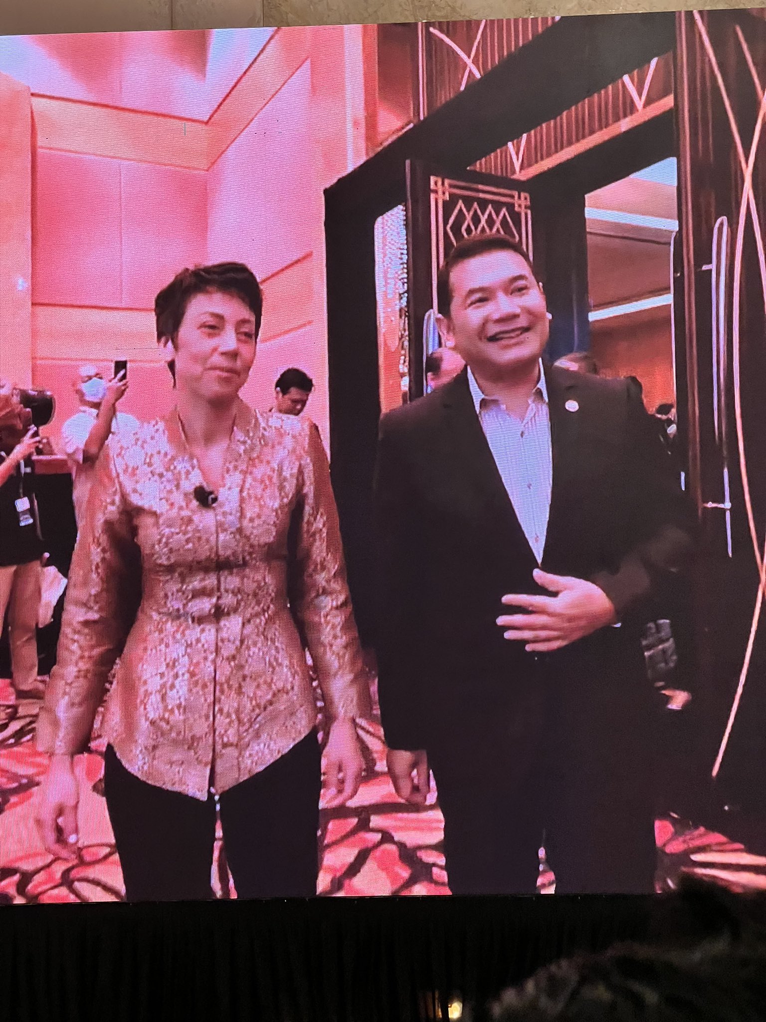 Hadi Azmi on Twitter: "Amazon Web Services @awscloud investing RM25.5b and launching a data ...