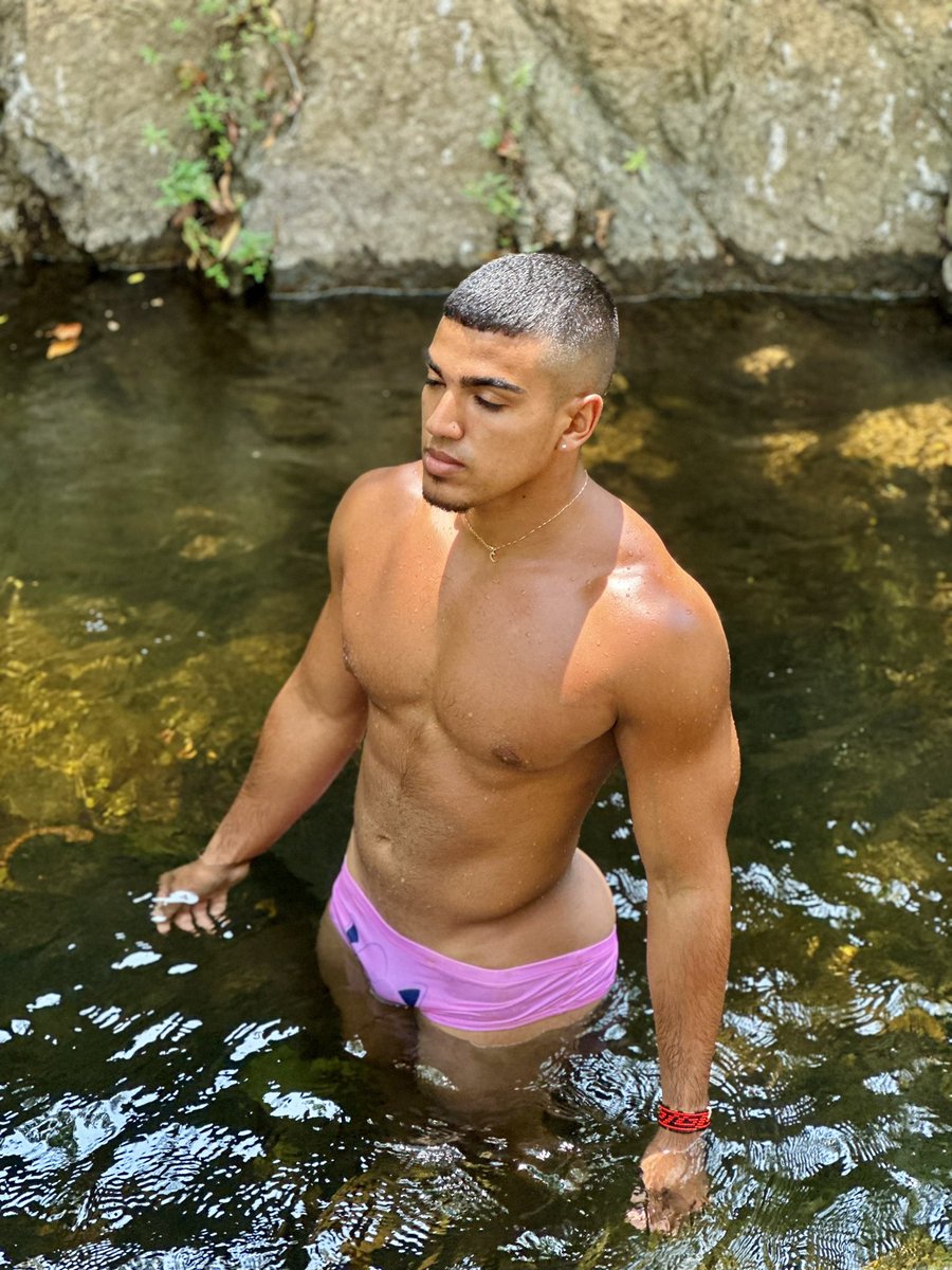 Leslie.zion on Twitter: "Toma mi pokebola 🔥👾 https://onlyfans.com/lesliezion4"