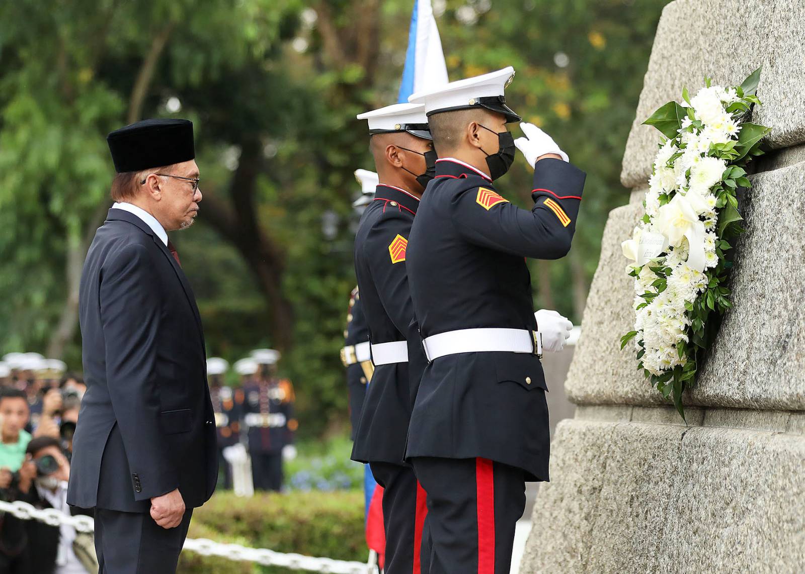 Philippine News Agency on Twitter: "LOOK: Malaysian Prime Minister Anwar Ibrahim pays his ...